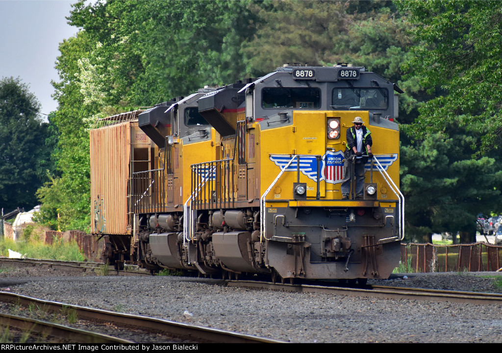 UP 8878 Heads for Port Reading Yard
